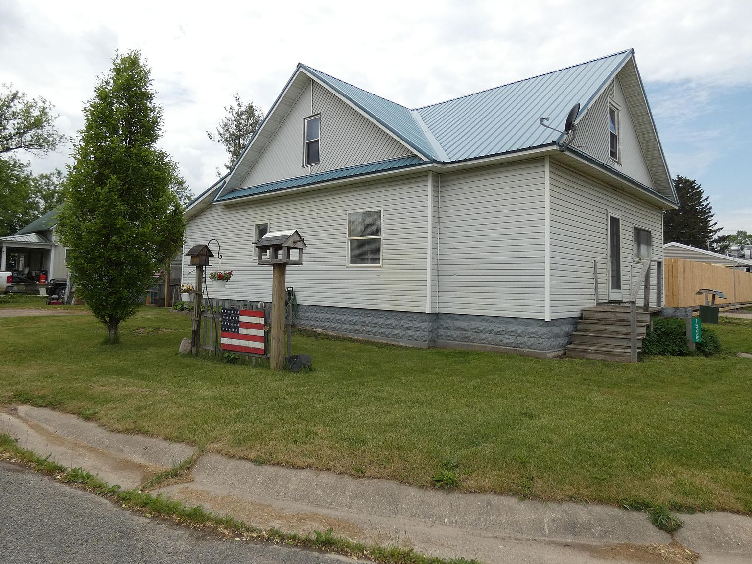 15225 W Howard City Edmore Rd, Howard City, MI 49329 | Zillow