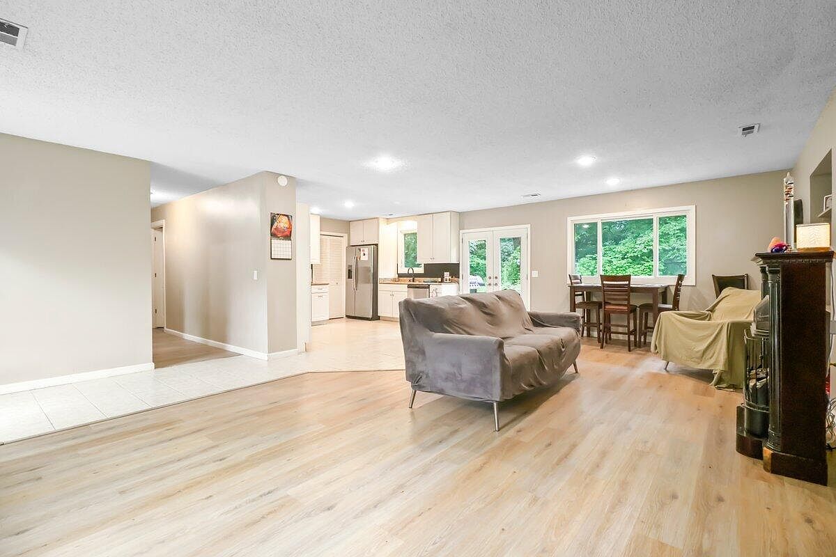 7348 North Old Country Lane, Springfield, MO 65803 | Zillow