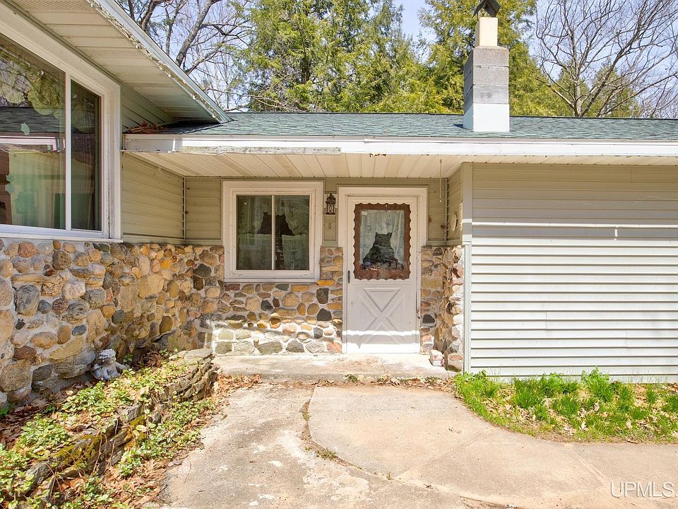 6205 N County Rd #577, Wallace, MI 49893 | Zillow