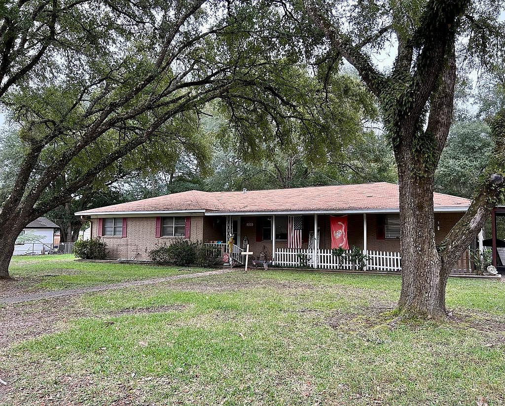 300 Thompson St, Diboll, TX 75941 | Zillow
