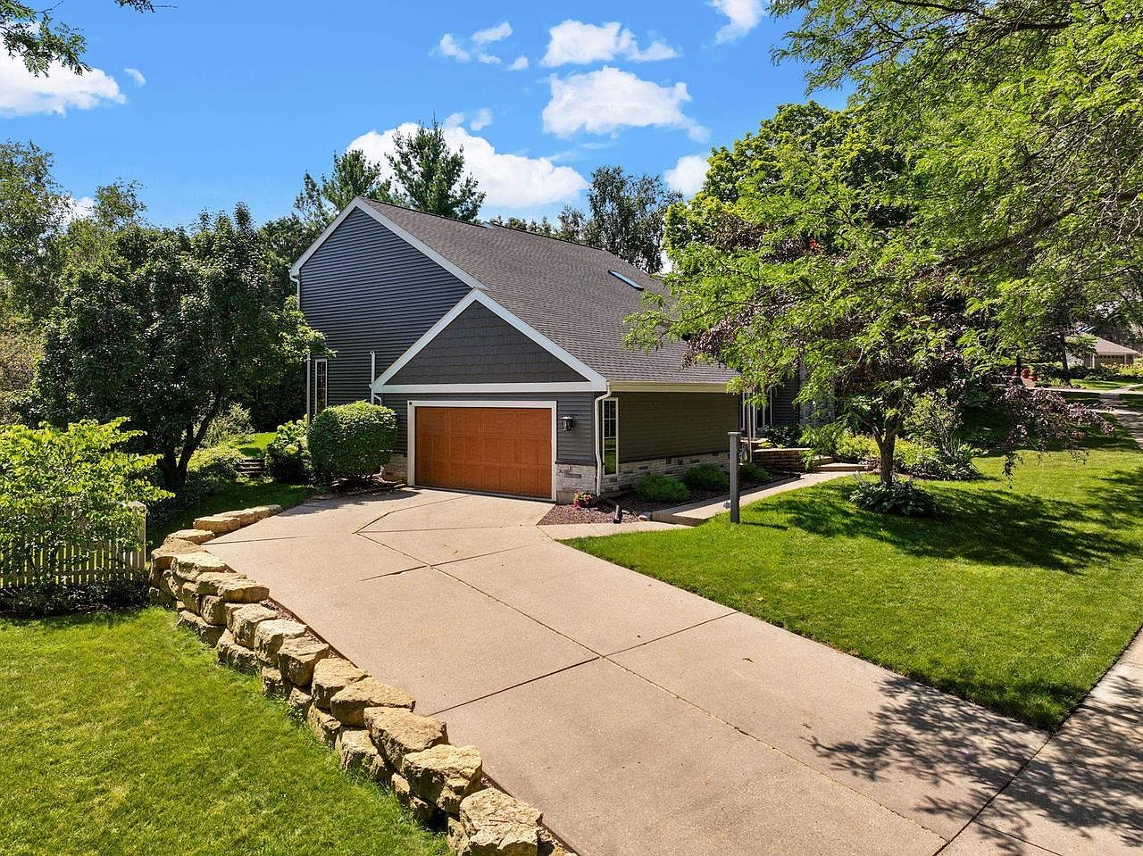 6325 Briarcliff Lane, Middleton, WI 53562 | MLS #1981060 | Zillow