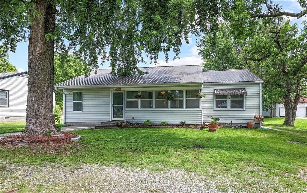 2720 N Michigan St, Pittsburg, KS 66762 | Zillow