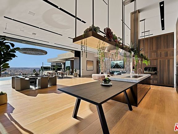 9330 Flicker Way, West Hollywood, CA 90069 | MLS #25520565 | Zillow