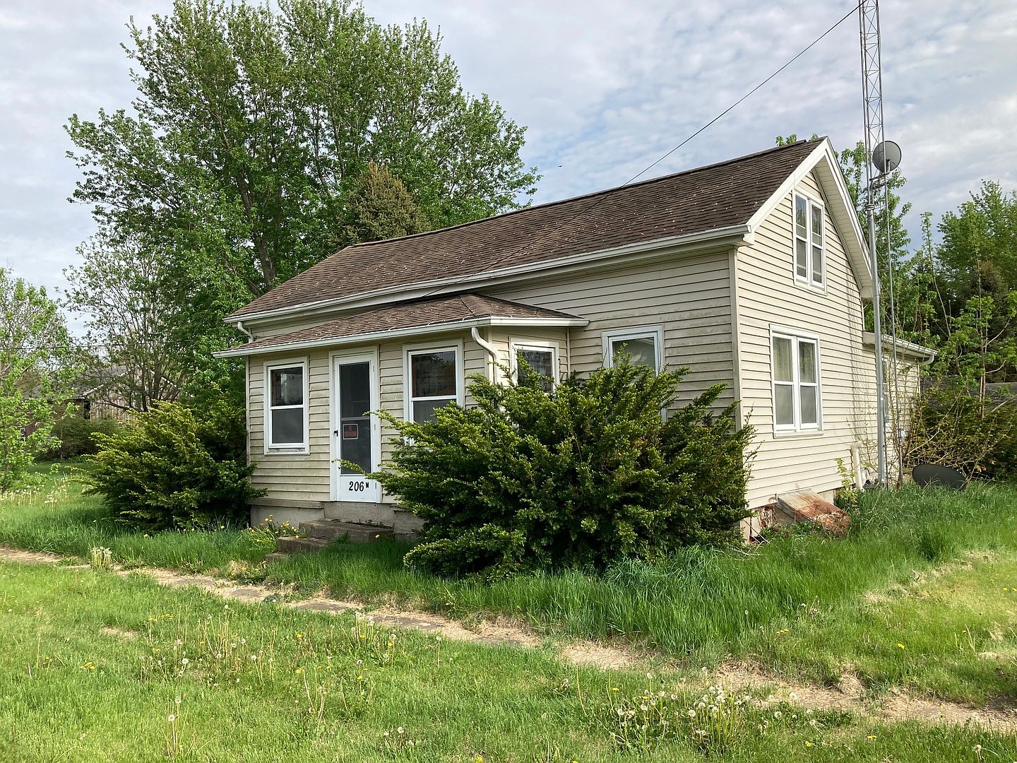 206 W Washington St, Dover, IL 61323 | Zillow