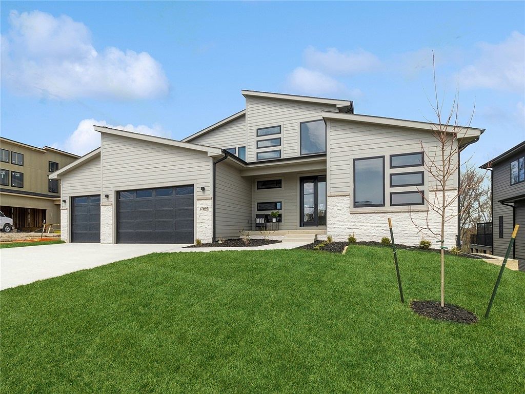 17697 Townsend Dr, Clive, IA 50325 | MLS #679696 | Zillow