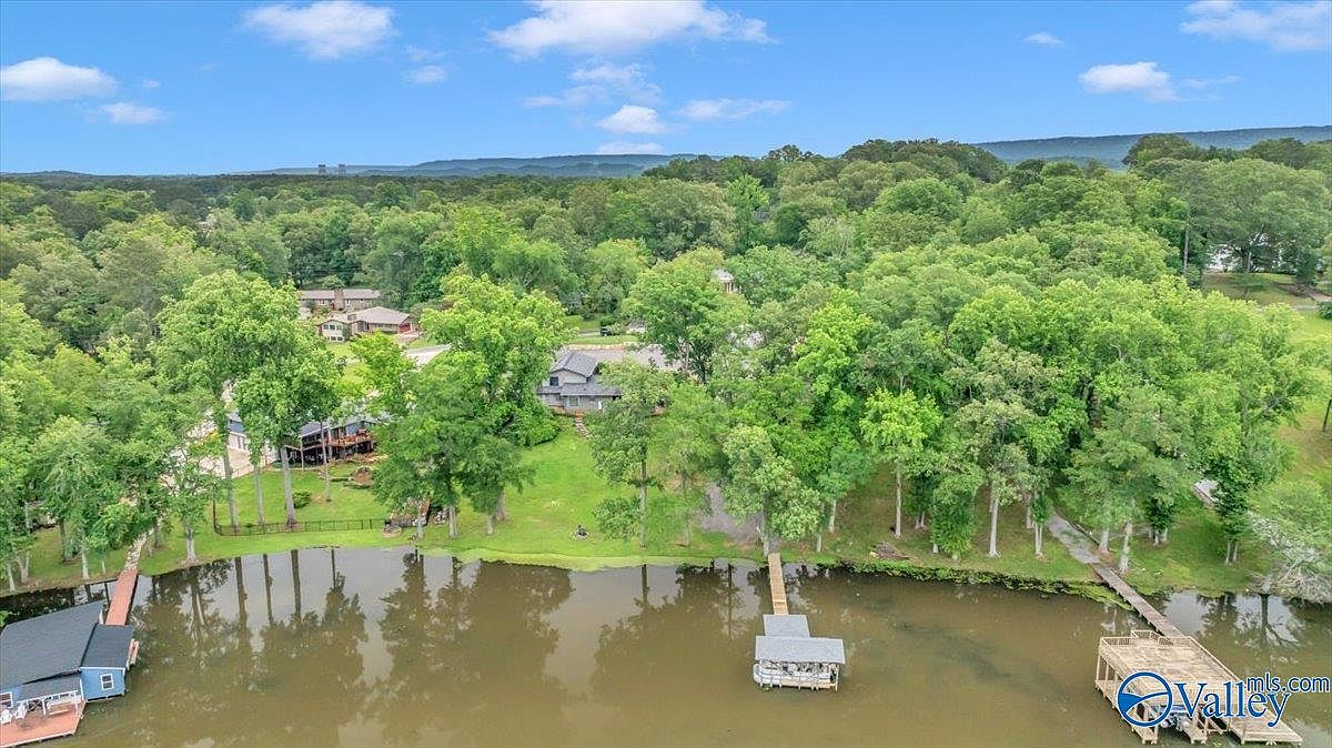 1802 Roseberry Dr, Scottsboro, AL 35769 | MLS #21890239 | Zillow