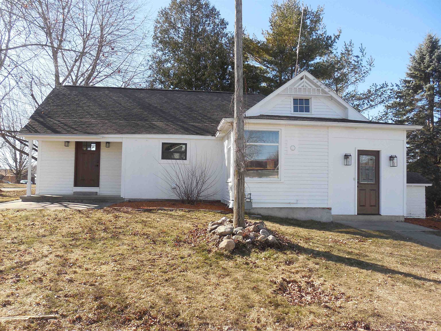114 E Maple St, Lena, WI 54139 | Zillow