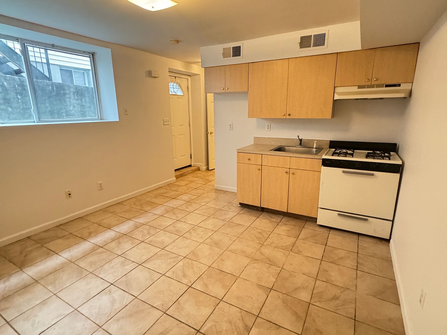 95 Perry Ave #1R, Staten Island, NY 10314 | Zillow