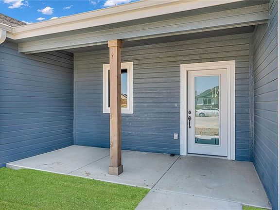 2621 E 26th Ct, Lawrence, KS 66046 | Zillow