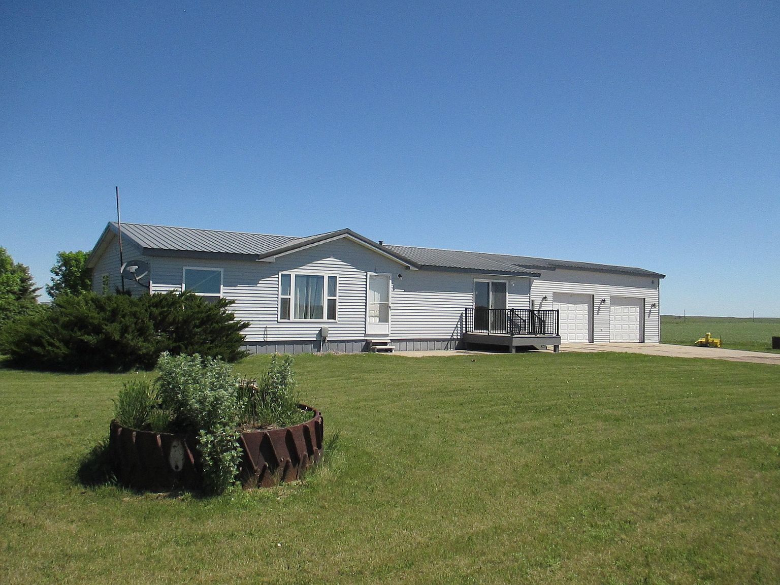 8525 14th Ave SE, Strasburg, ND 58573 | Zillow