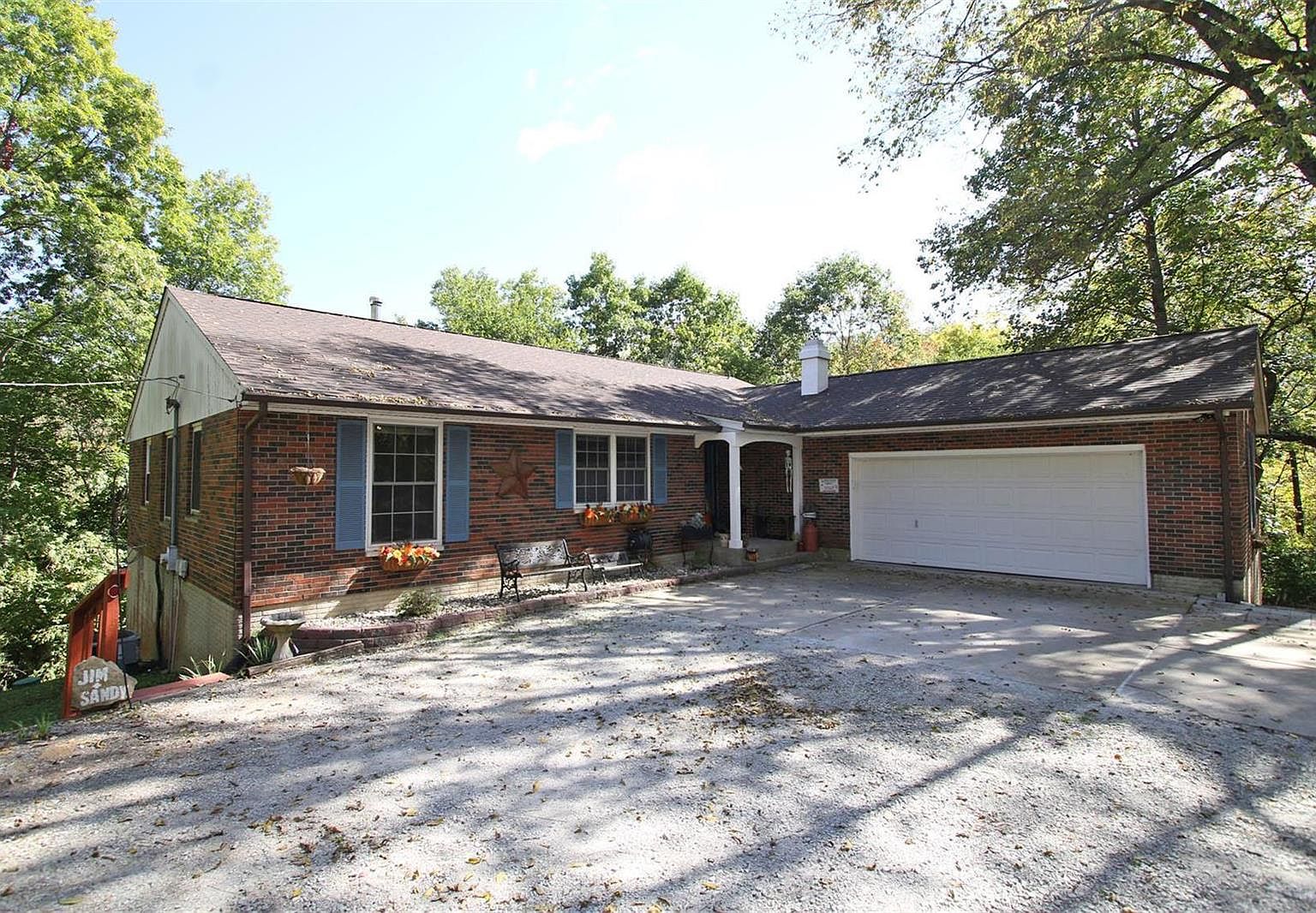 3941 Sarah Ln, Alton, IL 62002 | Zillow