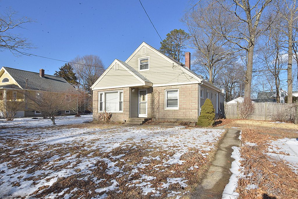 35 Staples Ave, Warwick, RI 02886 | Zillow