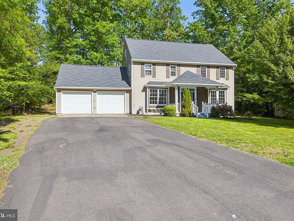 18571 Old Triangle Rd, Triangle, VA 22172 | Zillow