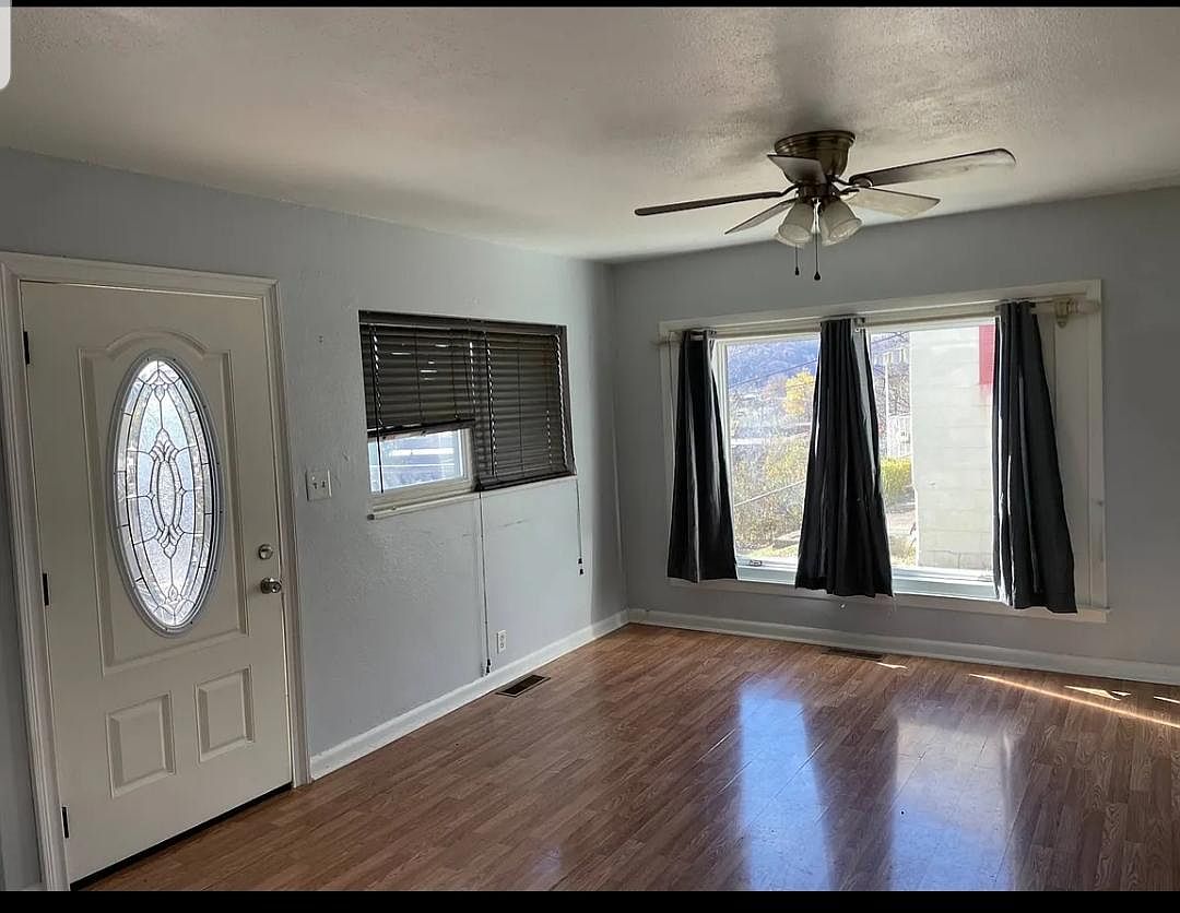 813 Valley Dr, Dunbar, WV 25064 | Zillow