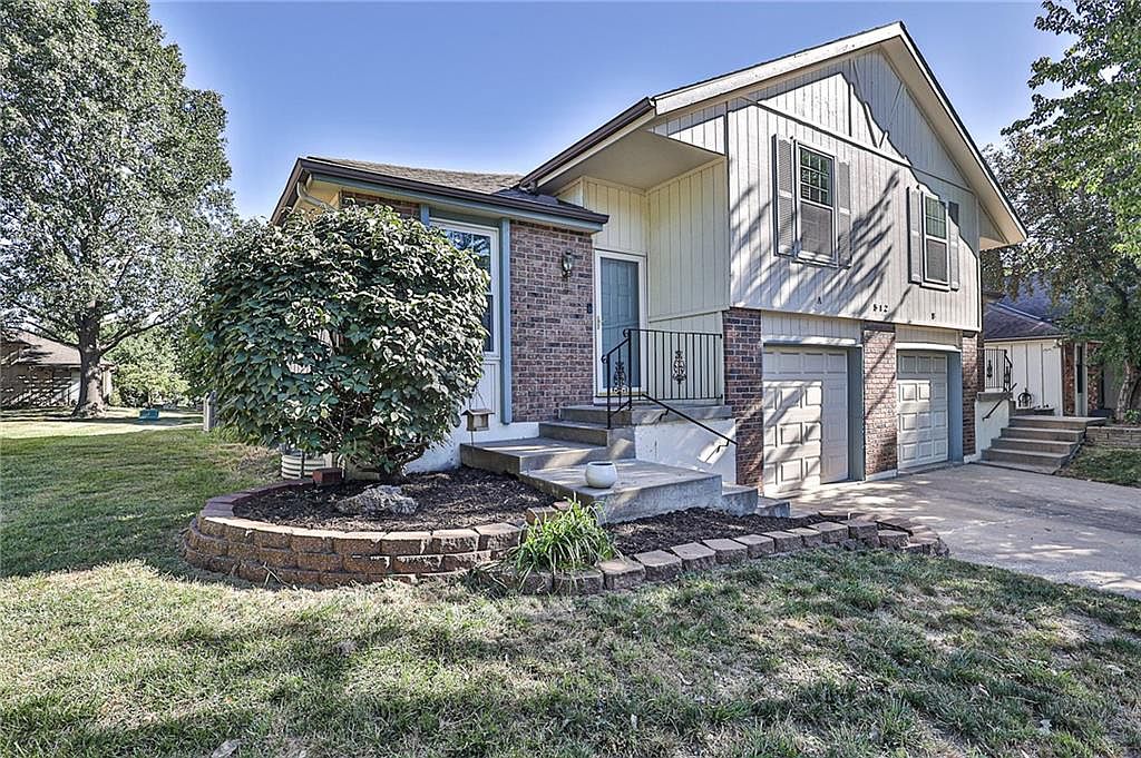 512-A SE Morningside Dr, Lees Summit, MO 64063 | Zillow