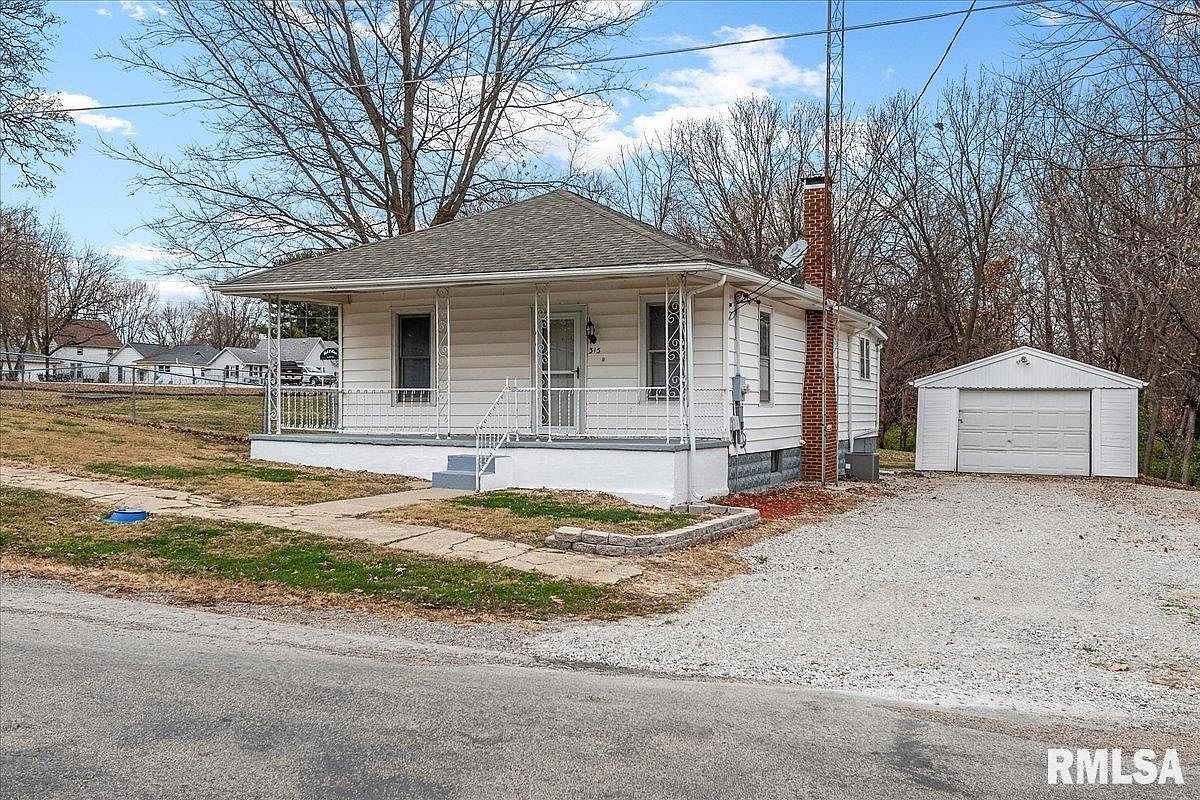315 E Elm St, Thayer, IL 62689 | Zillow