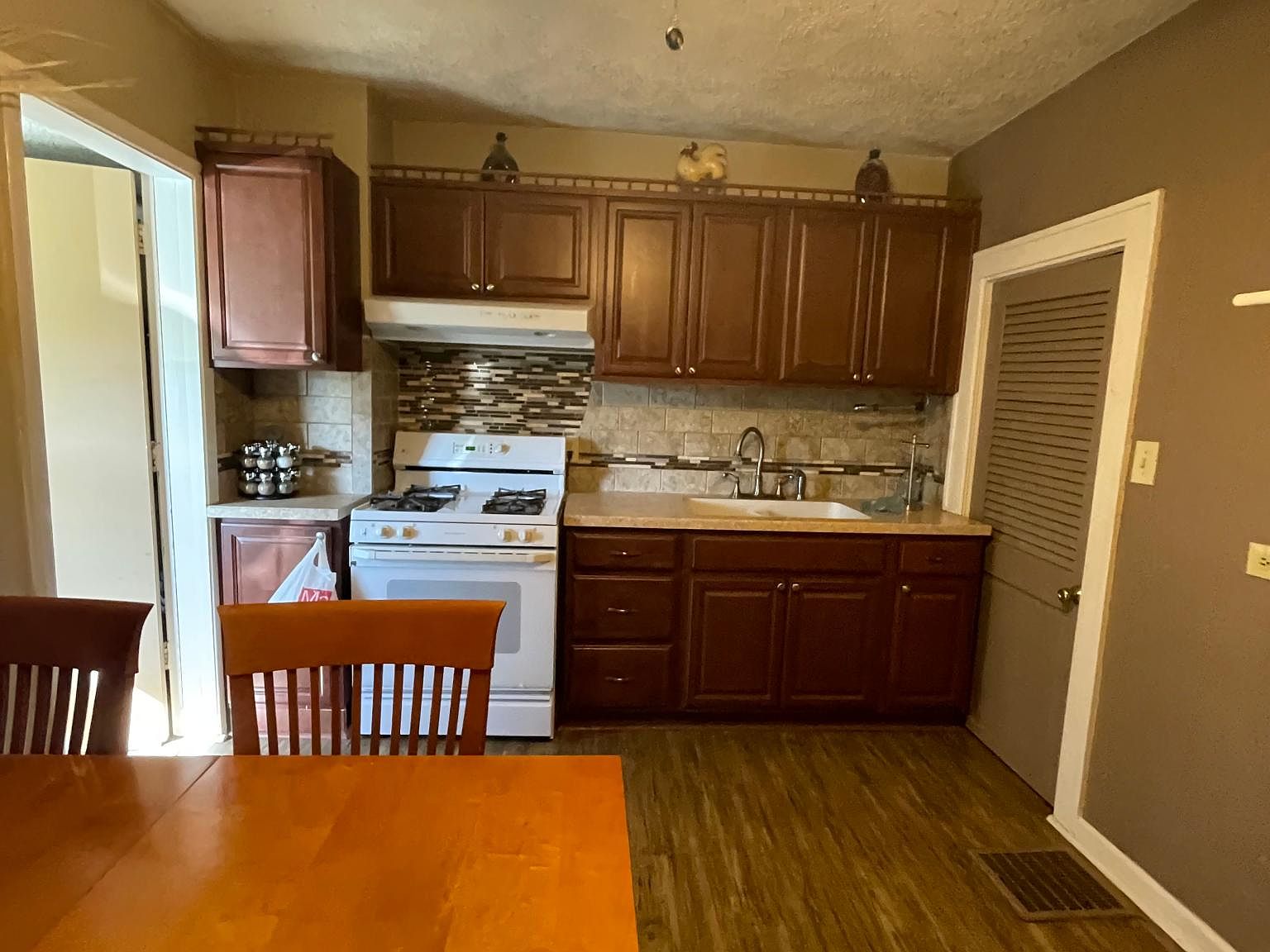 1060 E 200th St, Euclid, OH 44117 | Zillow