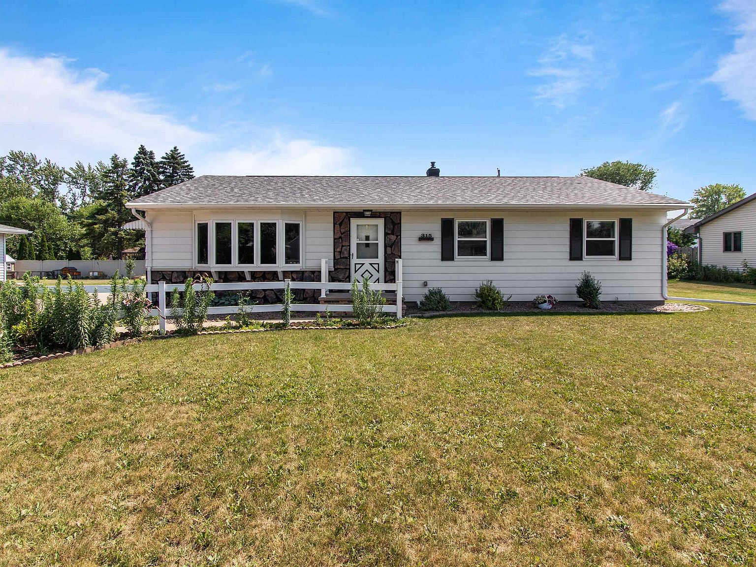 315 W Sunset Ave, Appleton, WI 54911 | Zillow