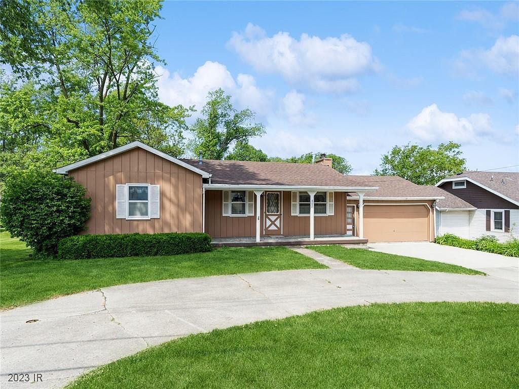 807 E 8th St S, Newton, IA 50208 | Zillow