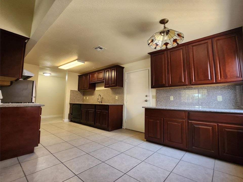 6126 Lucero Dr, Sacramento, CA 95824 | MLS #223041557 | Zillow