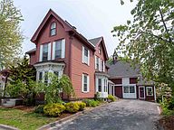 475 Beacon St, Manchester, NH 03103 | Zillow