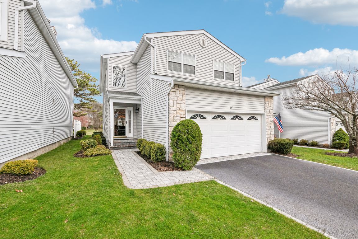 15 Colony Drive #15, Holbrook, NY 11741 | Zillow