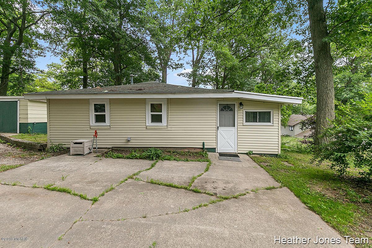 2513 N Johnson Rd, Trufant, MI 49347 | Zillow