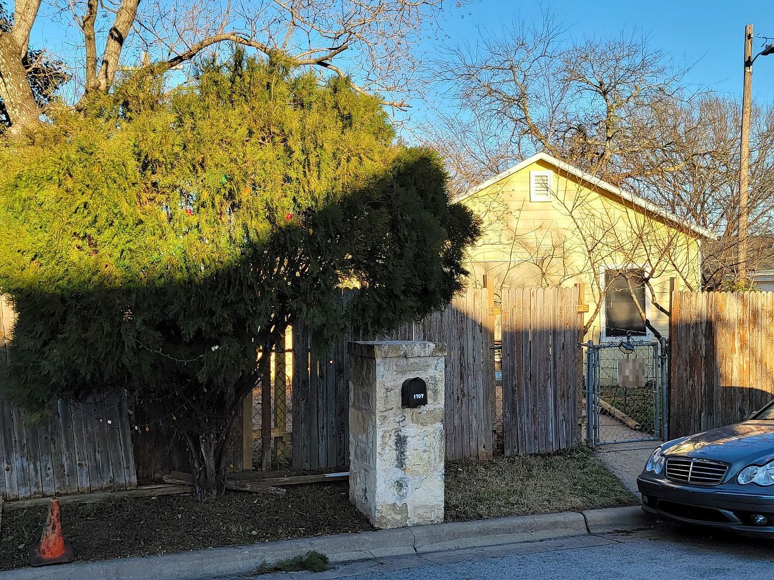 1707 Lovingood Dr, Austin, TX 78721 | Zillow