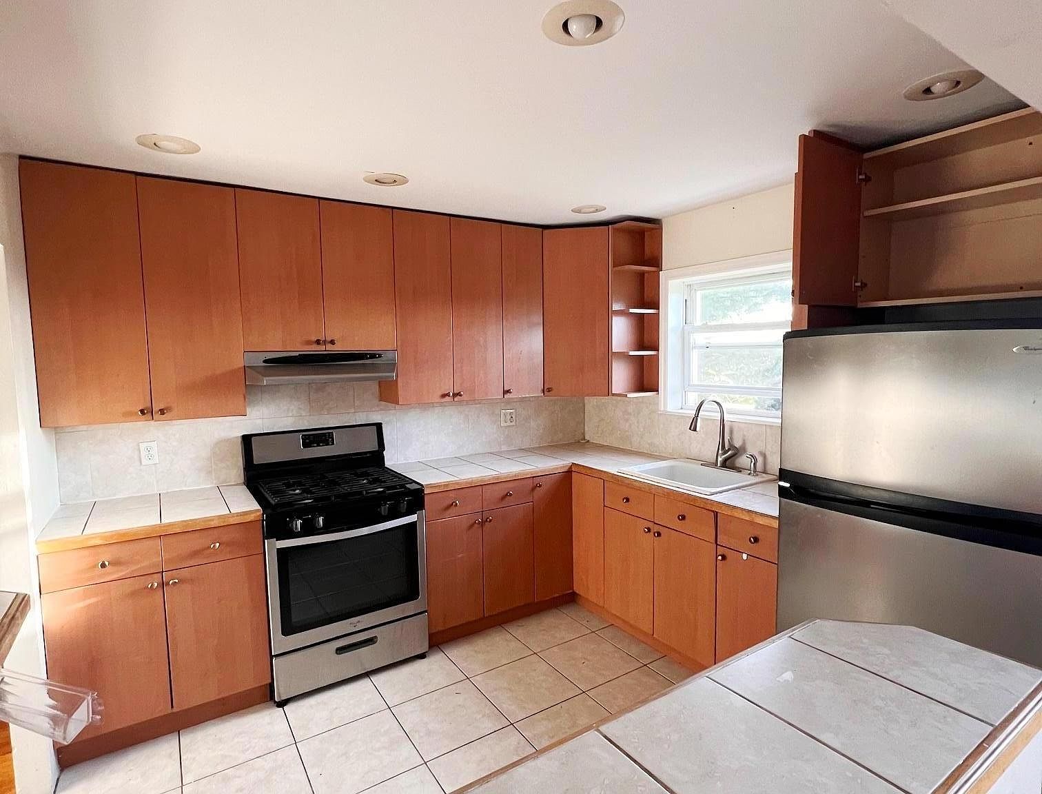 5520 69th St FLOOR 3, Maspeth, NY 11378 | Zillow