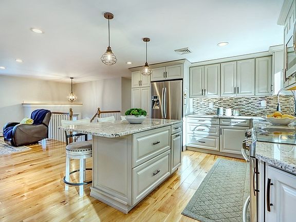 10 Morningside Dr, Woburn, MA 01801 | MLS #73193746 | Zillow