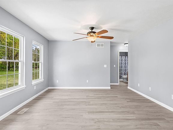 705 Fulton St, Gillespie, IL 62033 | MLS #25027639 | Zillow