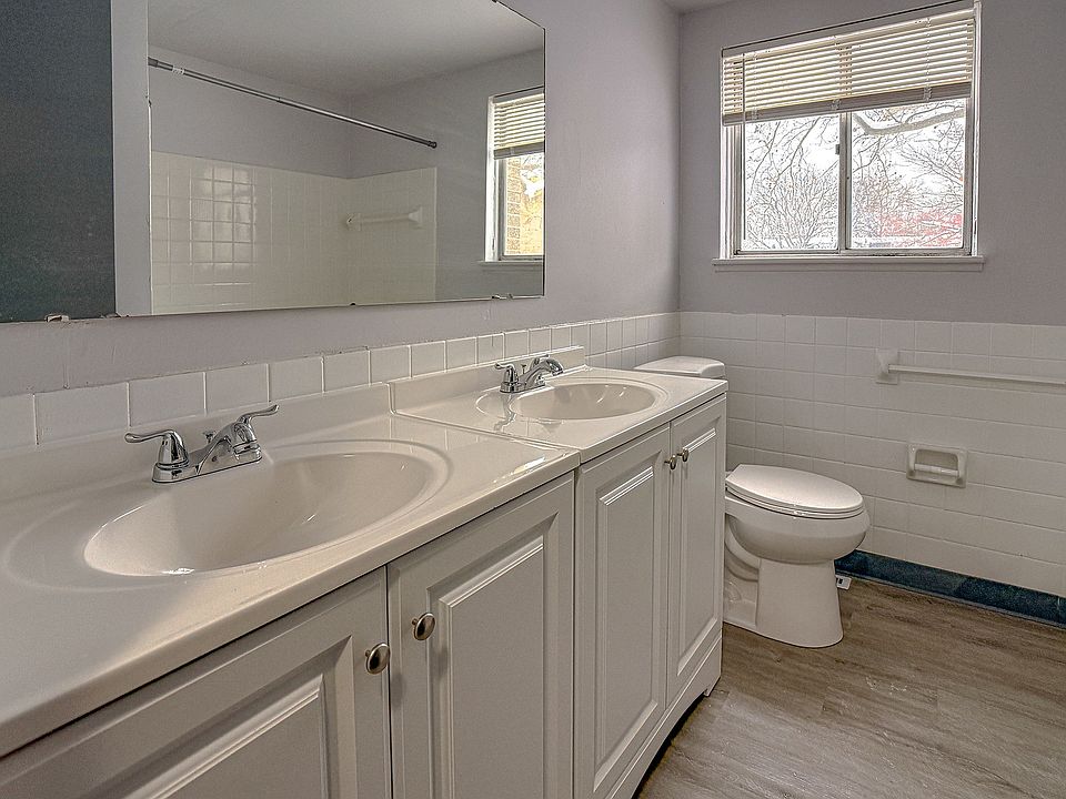 Waverly Flatz - 1412 Banbury Rd Kalamazoo MI (3 units available) | Zillow