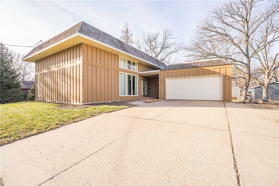 515 N 12th St, Adel, IA 50003 | Zillow