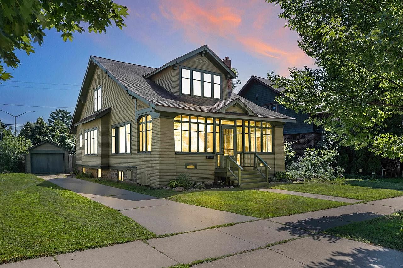 2249 Main Street Stevens Point Wi 54481 Zillow