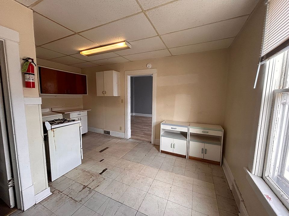 2001 W 6th St, Davenport, IA 52802 | Zillow