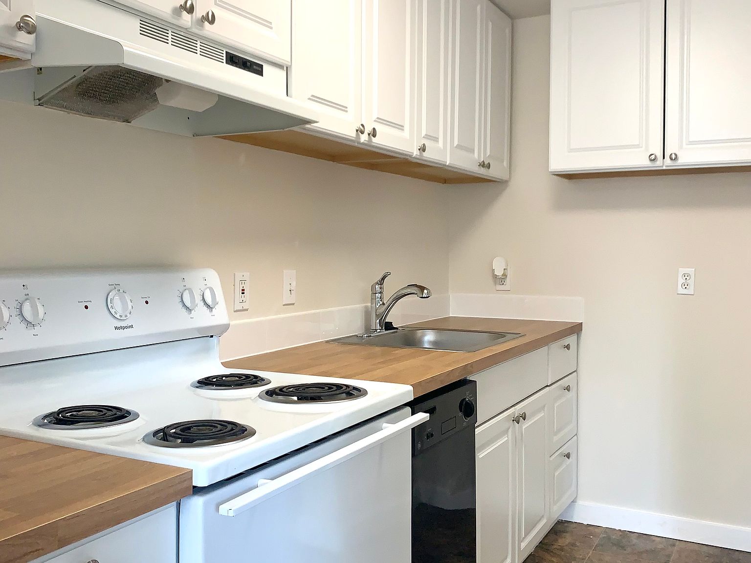 12536 Greenwood Ave N #2, Seattle, WA 98133 | Zillow