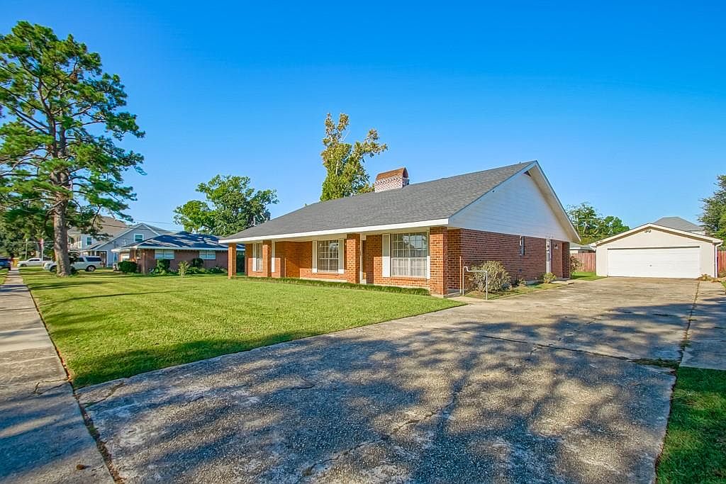 200 Celeste Ave, Harahan, LA 70123 | MLS #2418873 | Zillow