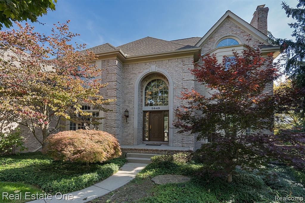 5849 Kings Pointe Dr, Rochester, MI 48306 | Zillow