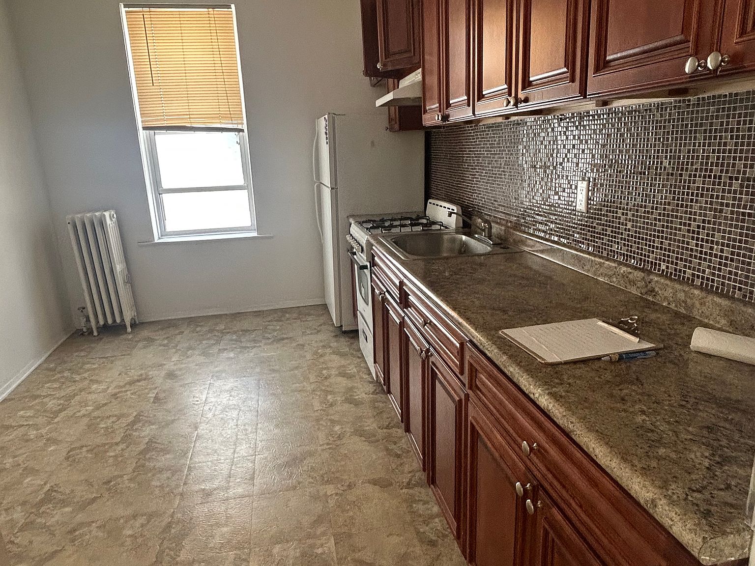 6761 78th St APT 2, Middle Village, NY 11379 | Zillow