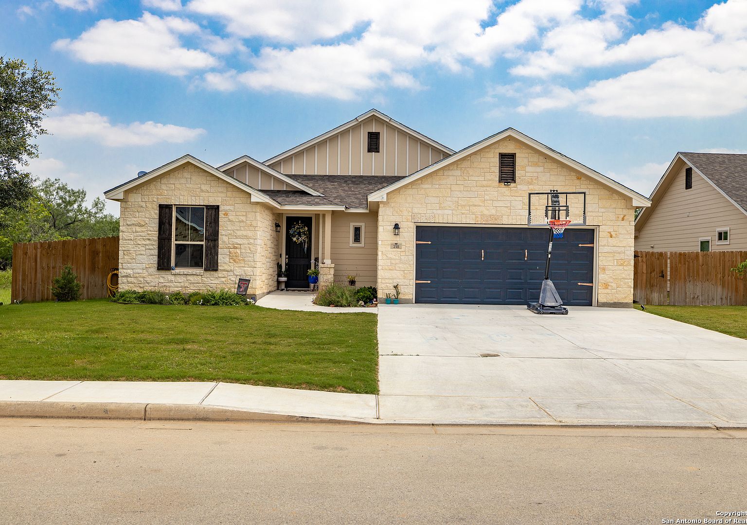 218 Iron Gate, Pleasanton, TX 78064 | MLS #1862330 | Zillow