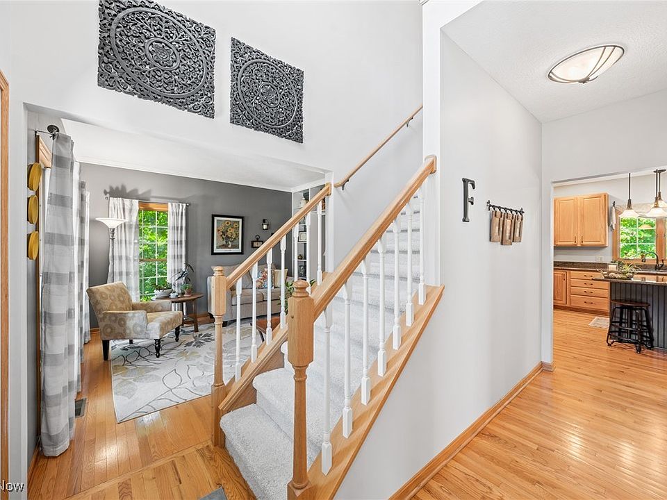 3262 Crown Pointe Dr, Stow, OH 44224 | Zillow