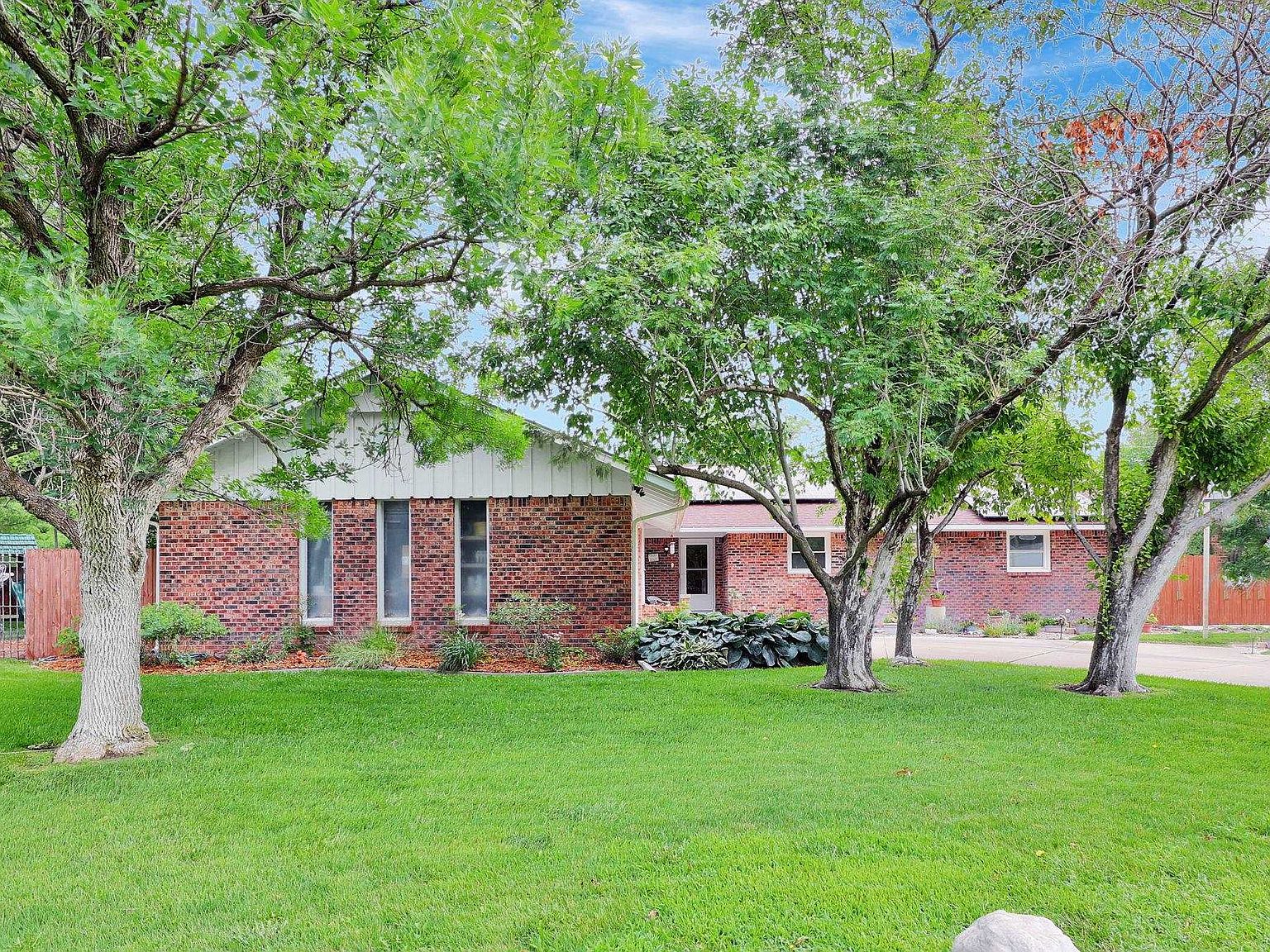2 Sycamore Ct, Newton, KS 67114 | Zillow