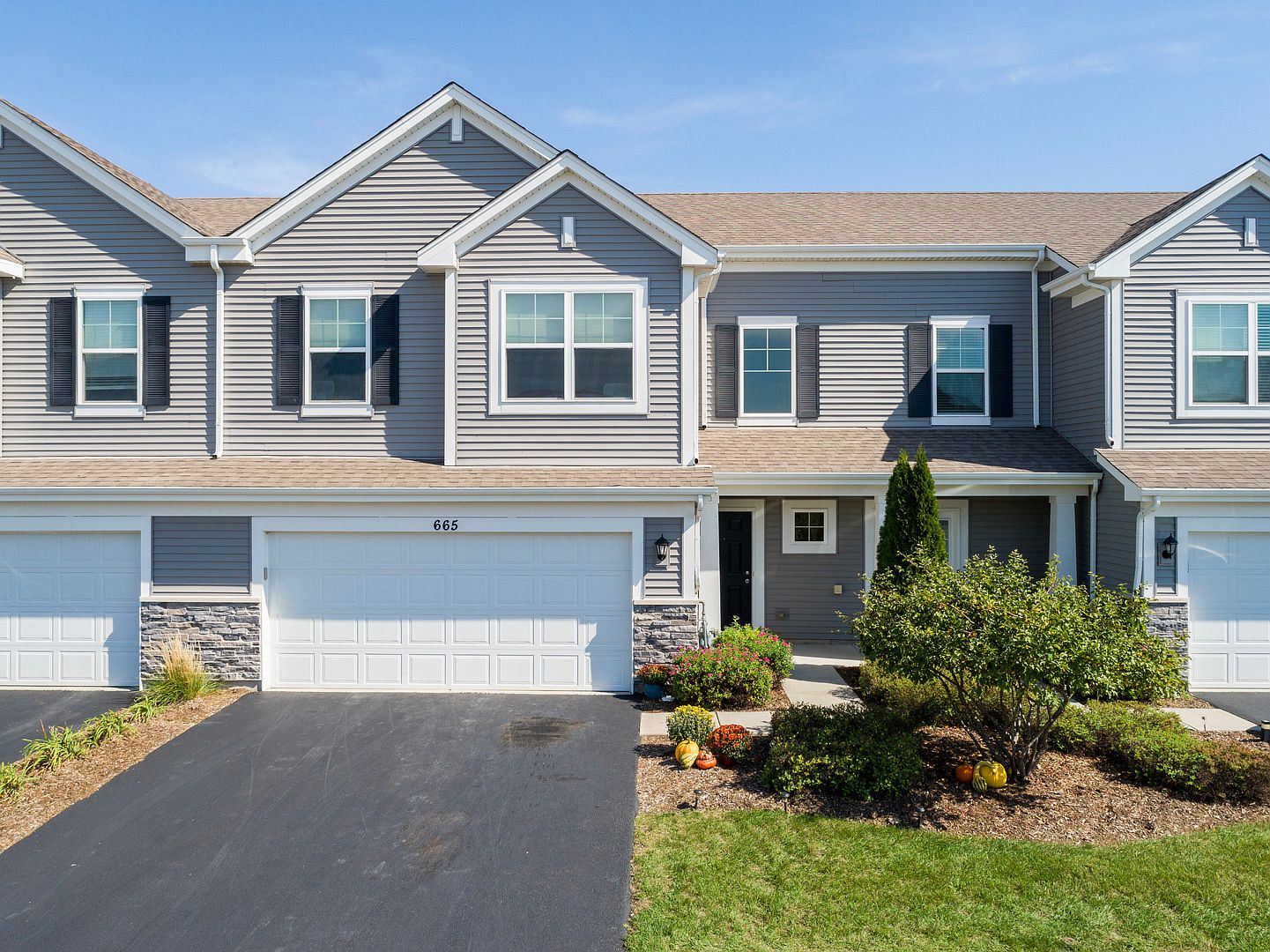 665 Anchorage Ct, Pingree Grove, IL 60140 | MLS #11900399 | Zillow