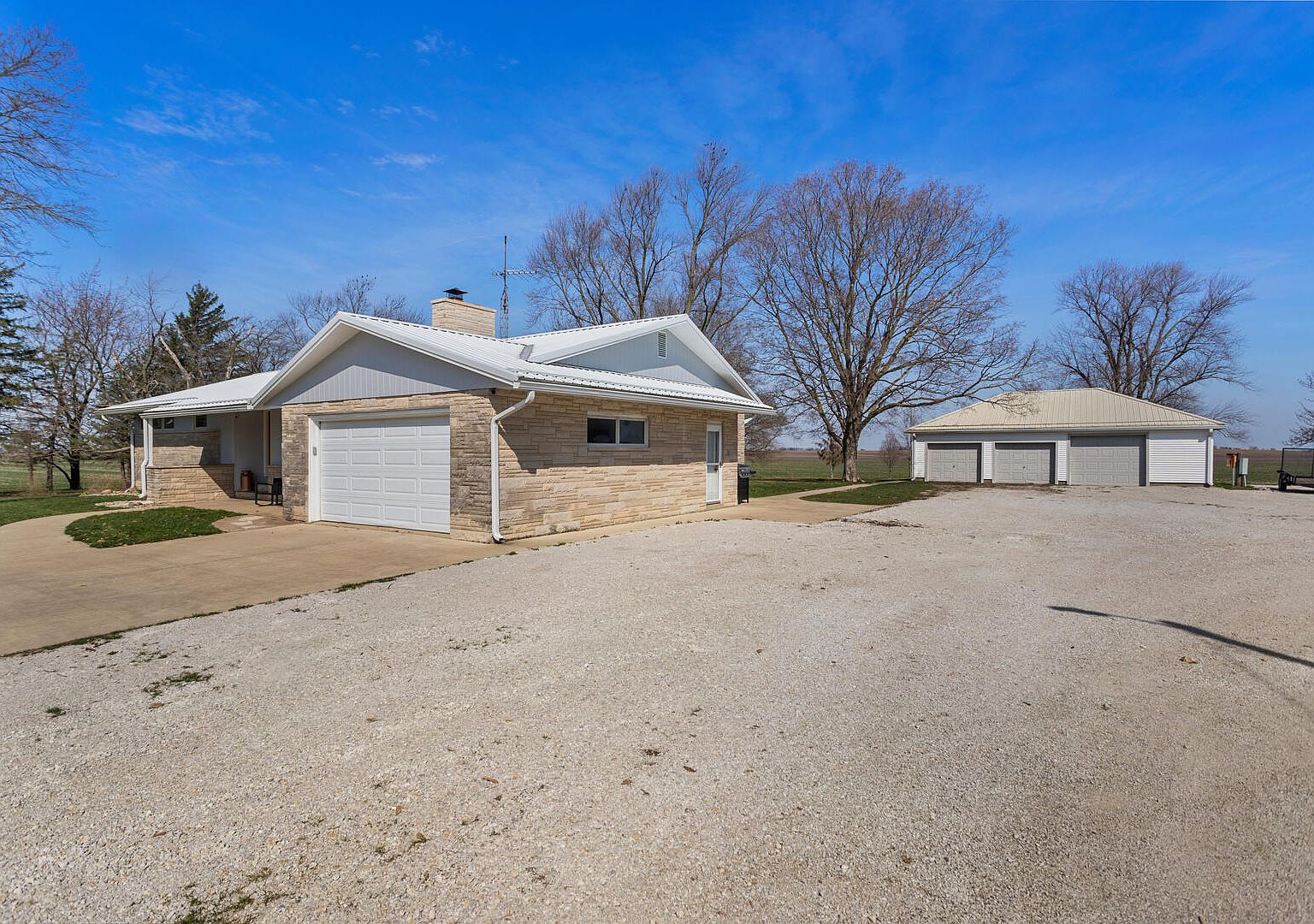 2578 County Road 400 N, Broadlands, IL 61816 | Zillow