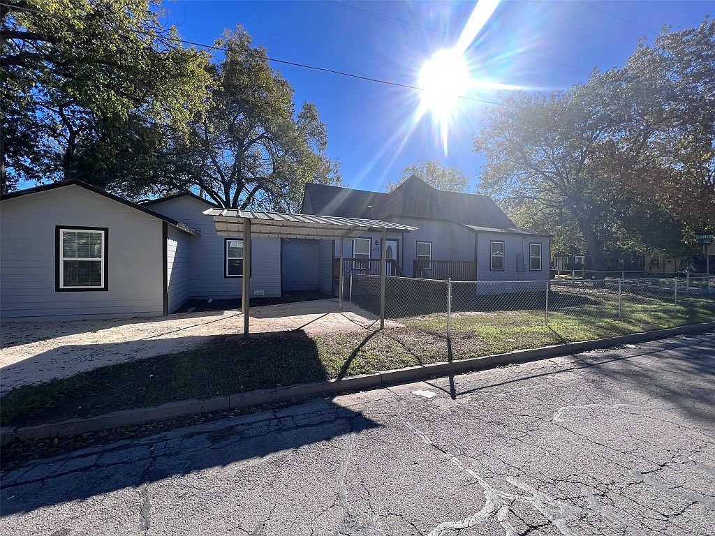 308 N Robinson St, Cleburne, TX 76031 | Zillow
