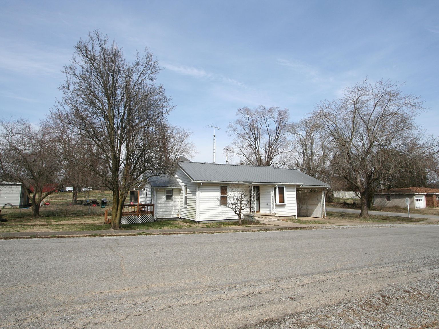 423 Edwards St, Omaha, IL 62871 | Zillow