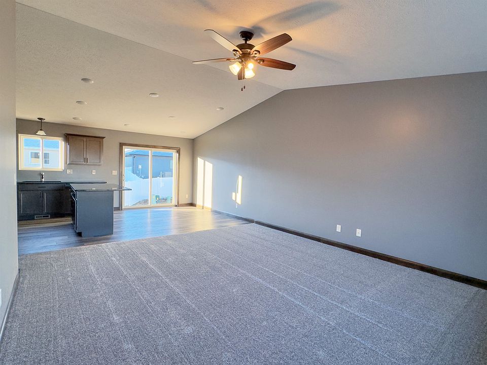 2209 E 38th St, Kearney, NE 68847 | Zillow