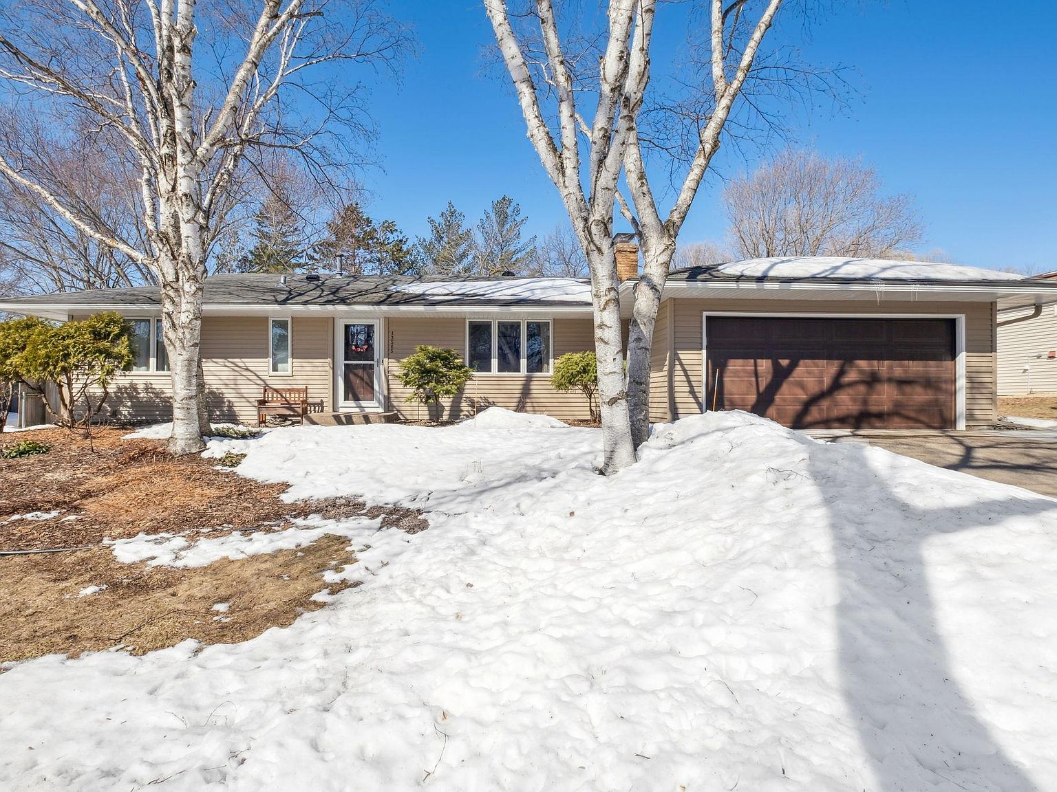 13565 Findlay Ave, Apple Valley, MN 55124 | Zillow