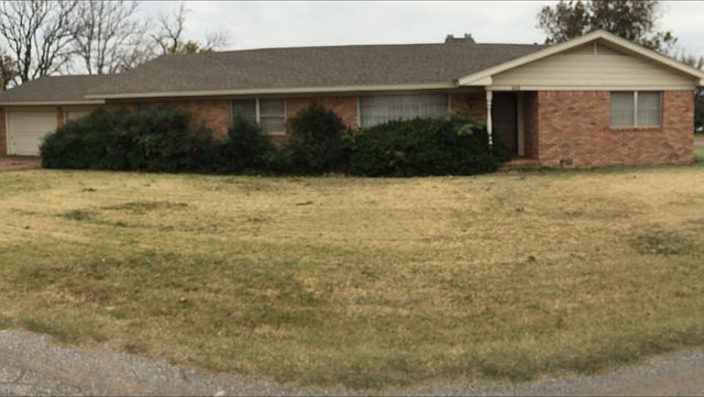 402 S Maple St, Grandfield, OK 73546 | Zillow