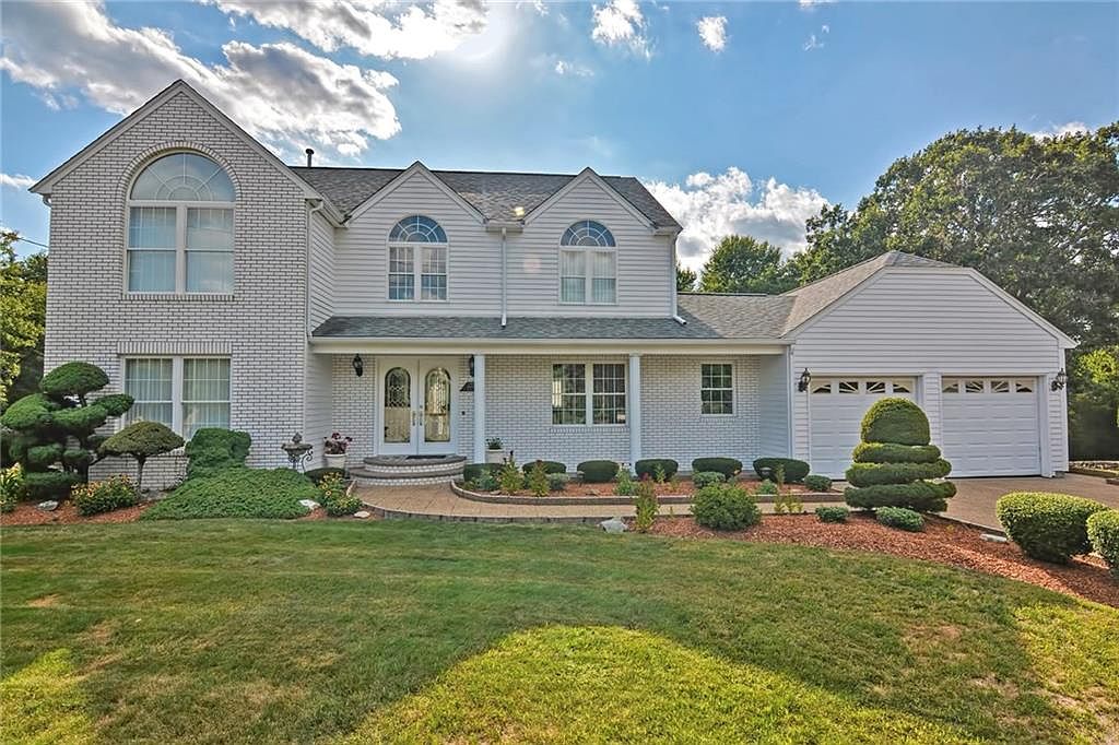 2 Brittney Ln, Warren, RI 02885 | Zillow